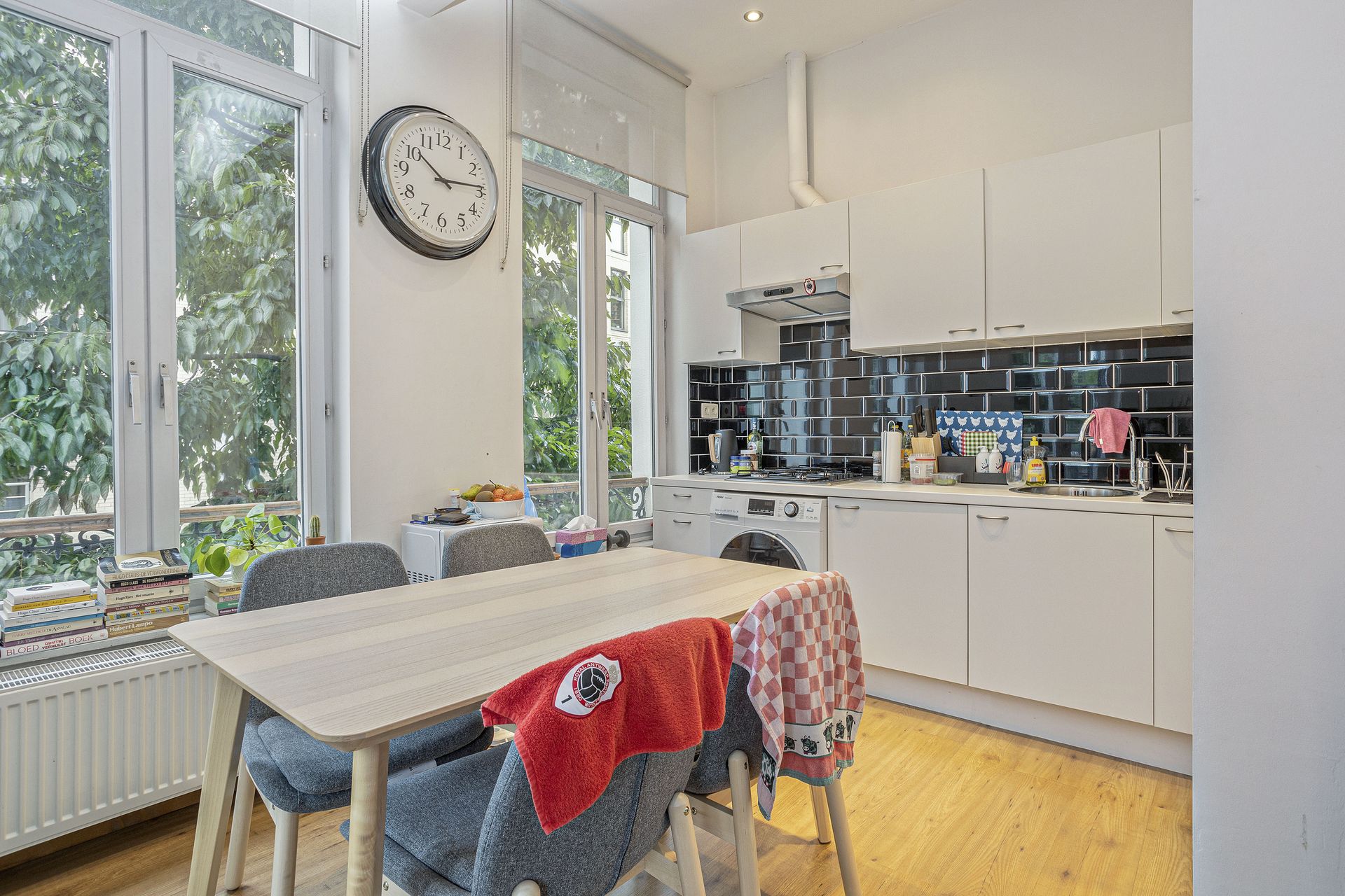 Yally | Huren | 2000-SINT-1 | 6